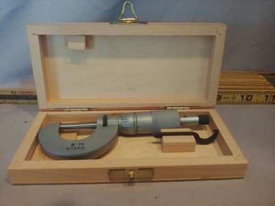 Micrometers - Micrometer With Wood
