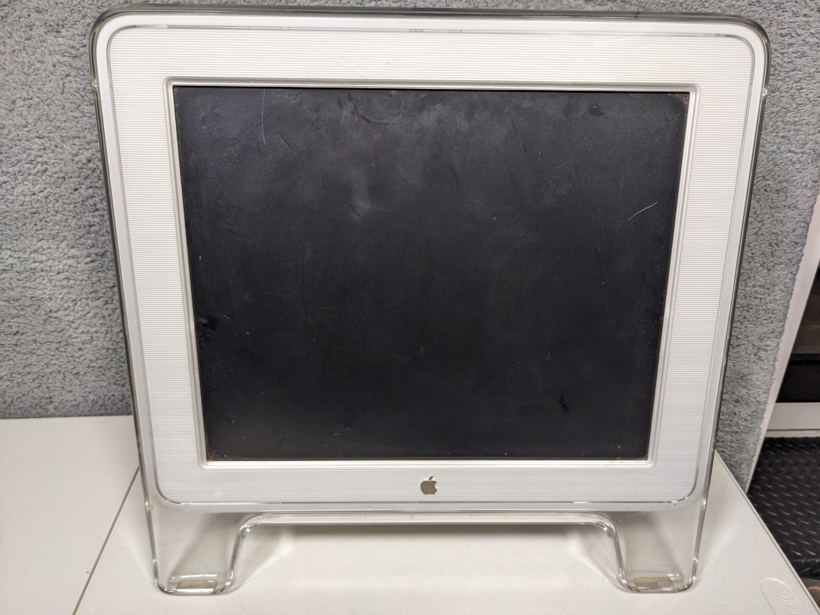 Vintage 2001 Apple Studio Display M7649 for Power Mac 17 Vintage 2001 Apple Studio Display M7649 for Power Mac 17