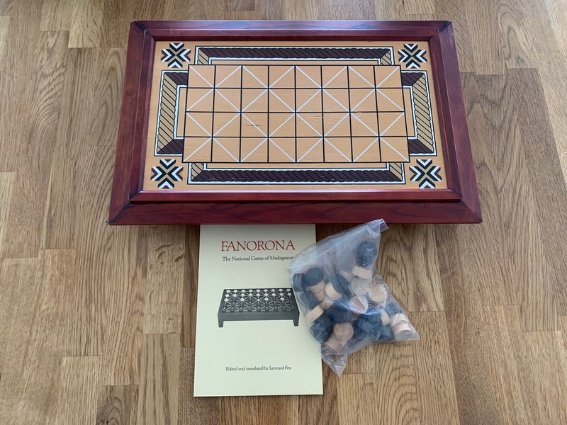 Fanorona (1680) – Board Game Guys