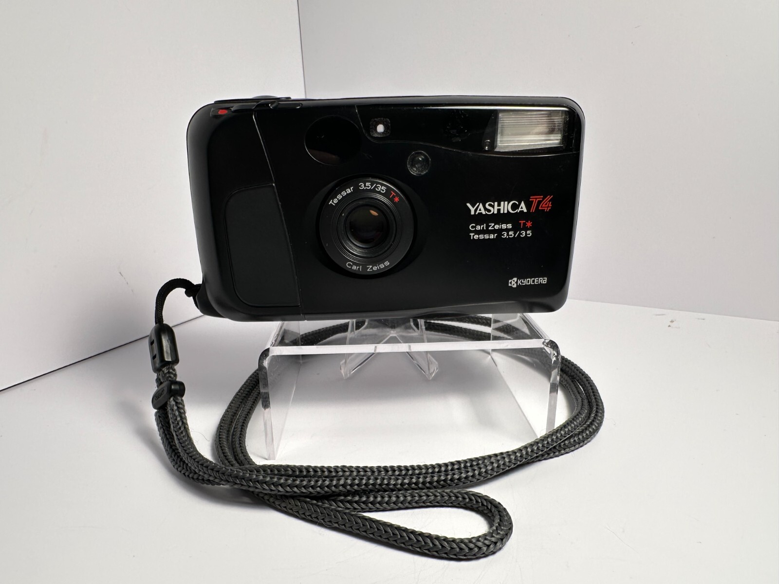 Yashica T4 35mm Point & Shoot Camera Carl Zeiss 35mm f3.5 T Yashica T4 35mm Point & Shoot Camera Carl Zeiss 35mm f3.5 T