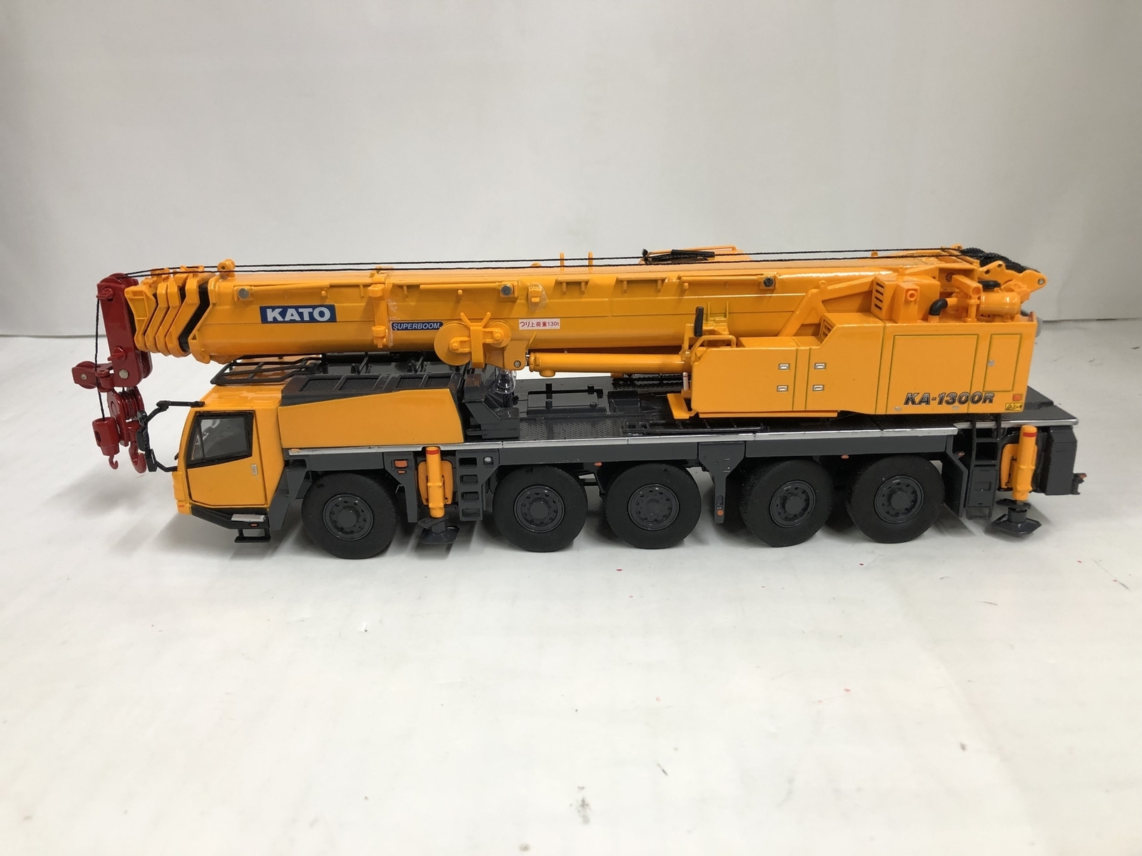Kato Works 1/50 Scale All Terrain Crane (KA-1300R) Orange Kato Works 1/50 Scale All Terrain Crane (KA-1300R) Orange