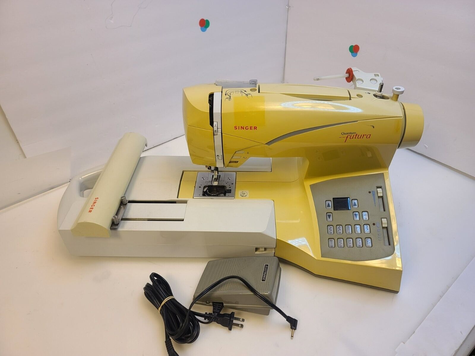 Singer Quantum Futura CE-200 Computerized Sewing/Embroidery Singer Quantum Futura CE-200 Computerized Sewing/Embroidery