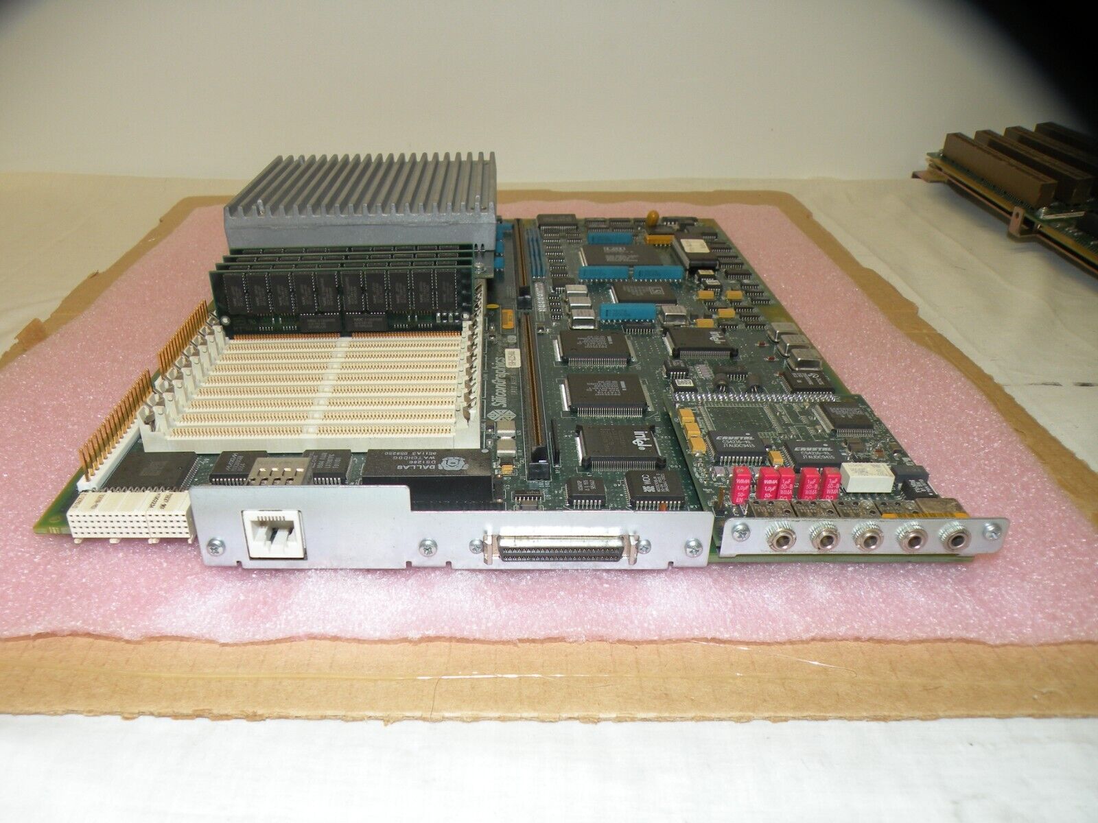 SGI 030-8225-008 SILICON GRAPHICS INDIGO 2 SYSTEM BOARD W SGI 030-8225-008 SILICON GRAPHICS INDIGO 2 SYSTEM BOARD W