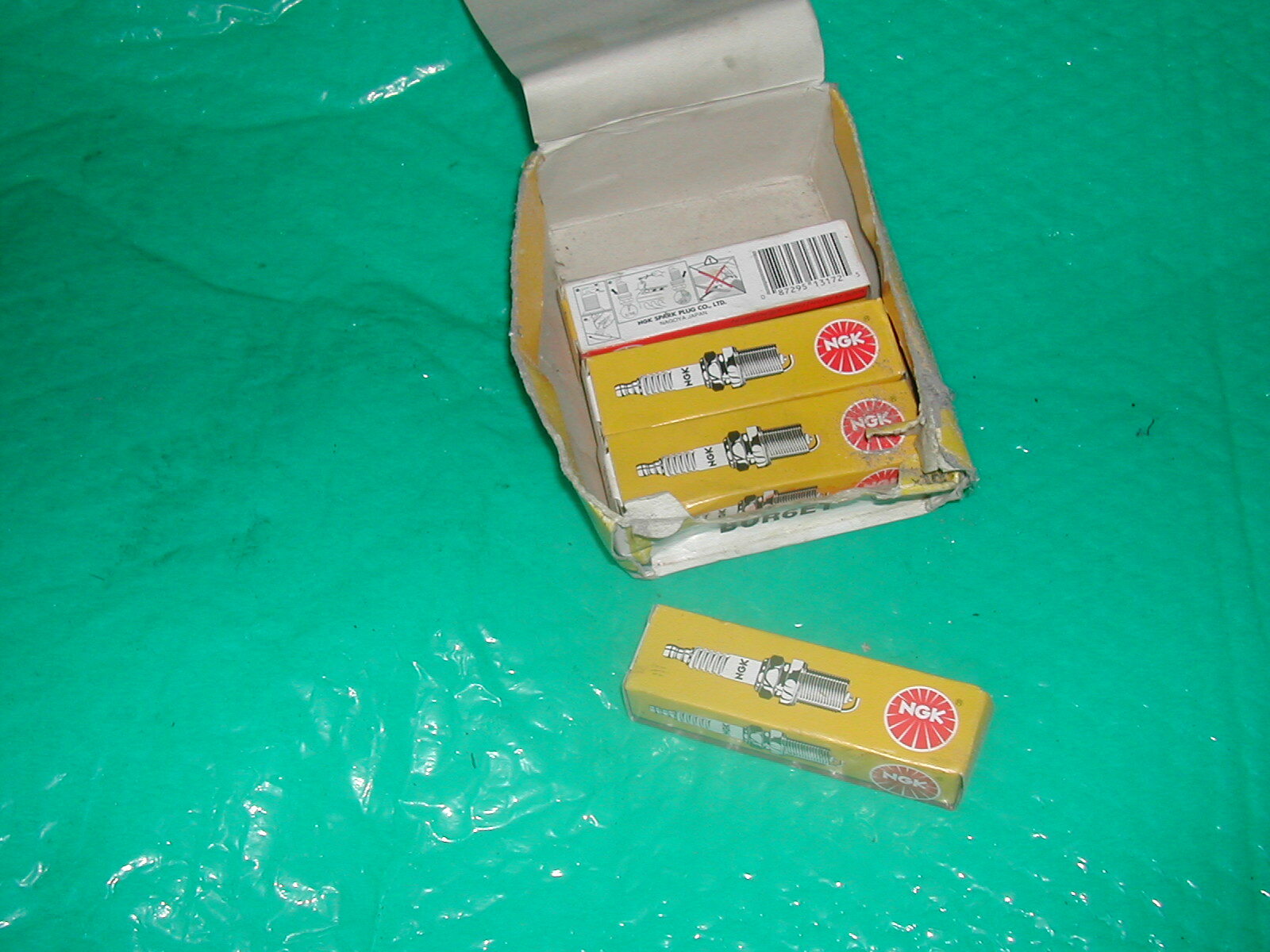 SET OF 4 NGK BUR6ET SPARK PLUGS STOCK NO 3172のeBay公認海外通販｜セカイモン