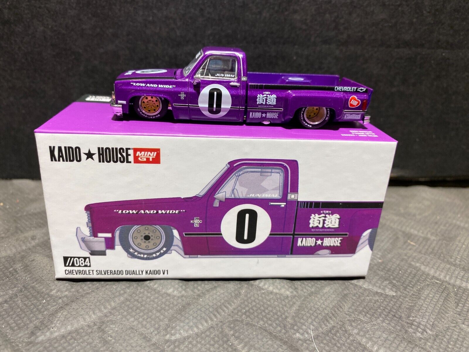 1/64 MINI GT KAIDO HOUSE #84 1983 CHEVROLET SILVERADO DUALLY 1/64 MINI GT KAIDO HOUSE #84 1983 CHEVROLET SILVERADO DUALLY