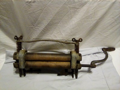 Clothing Wringers - Hand Crank Clothes Wringer