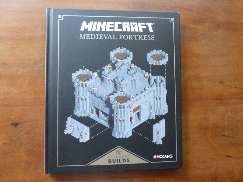 Minecraft: Exploded Builds: Medieval Fortress: An Official Mojang