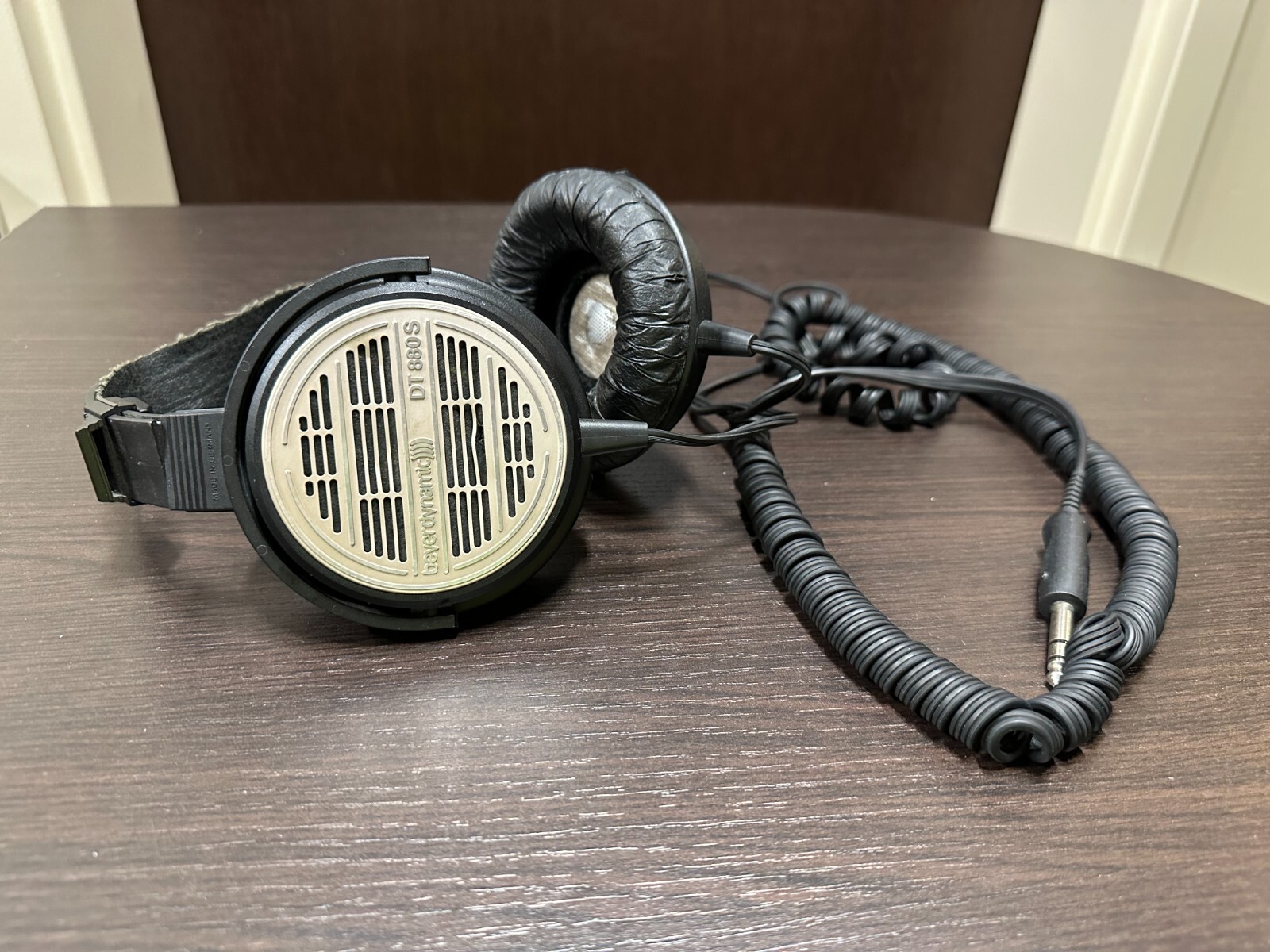 Vintage Beyerdynamic DT880 Studio! Confirmed working Vintage Beyerdynamic DT880 Studio! Confirmed working