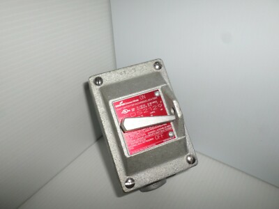 Plugs - Cooper Crouse-Hinds