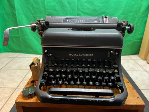1939 Remington 17 on the Typewriter Database
