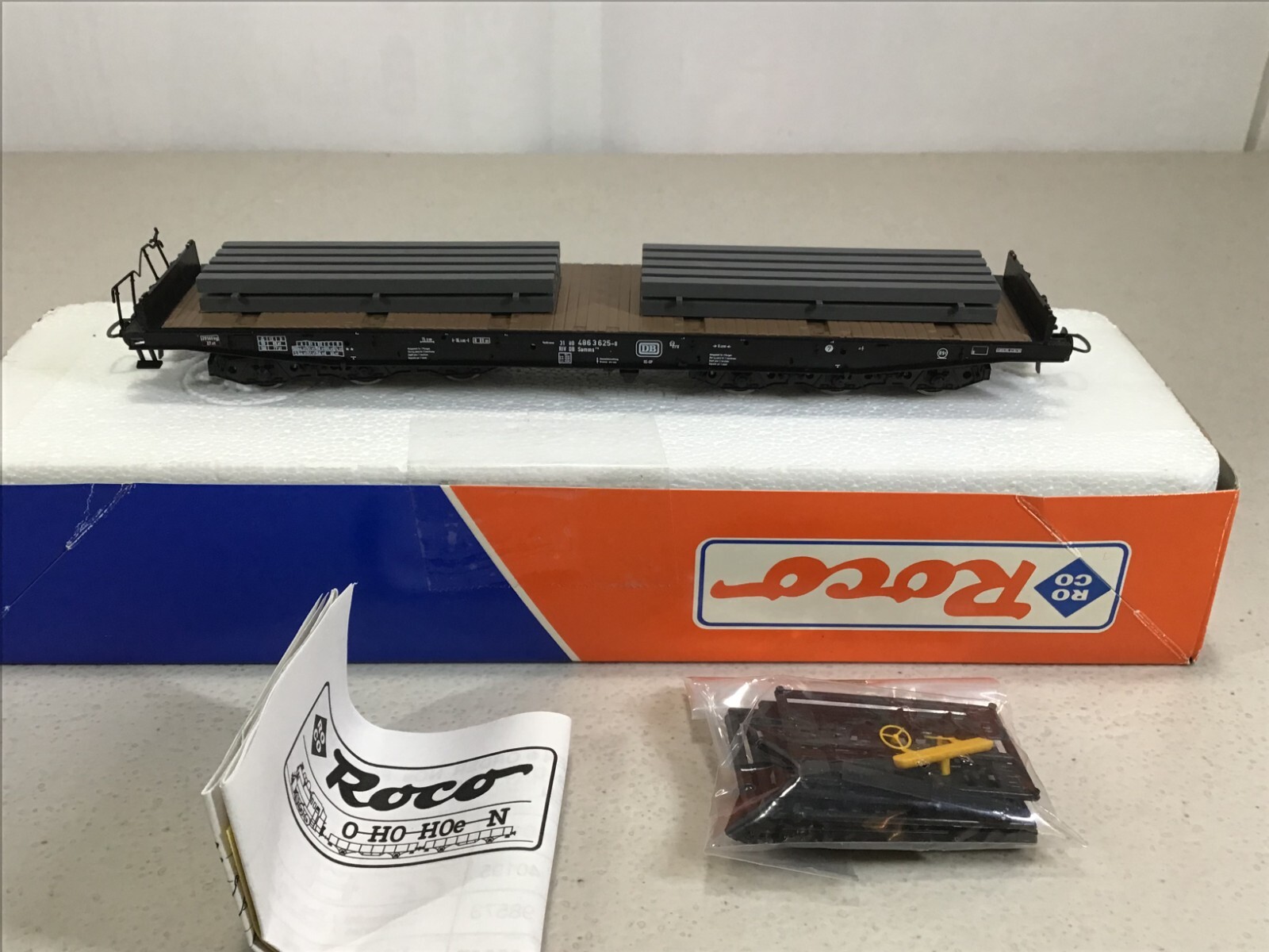 Roco HO #46550 6 Axle Heavy Transport Car with Steel Girders Roco HO #46550 6 Axle Heavy Transport Car with Steel Girders