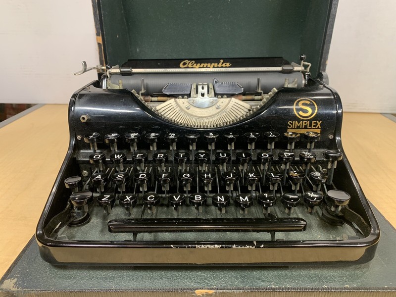 1937 Olympia Simplex on the Typewriter Database
