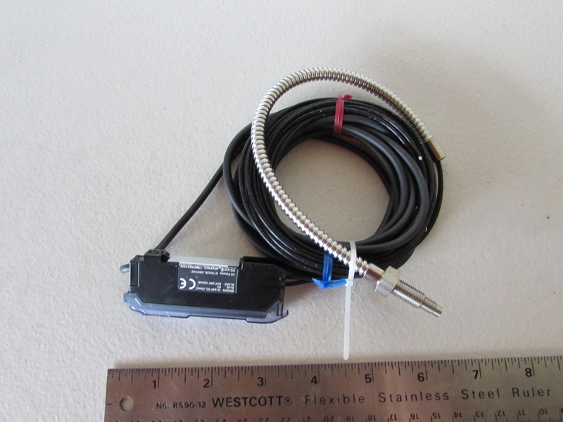 Keyence FS-V31P Photoelectric Amplifier With Fiber Optic Sensor 12 ...