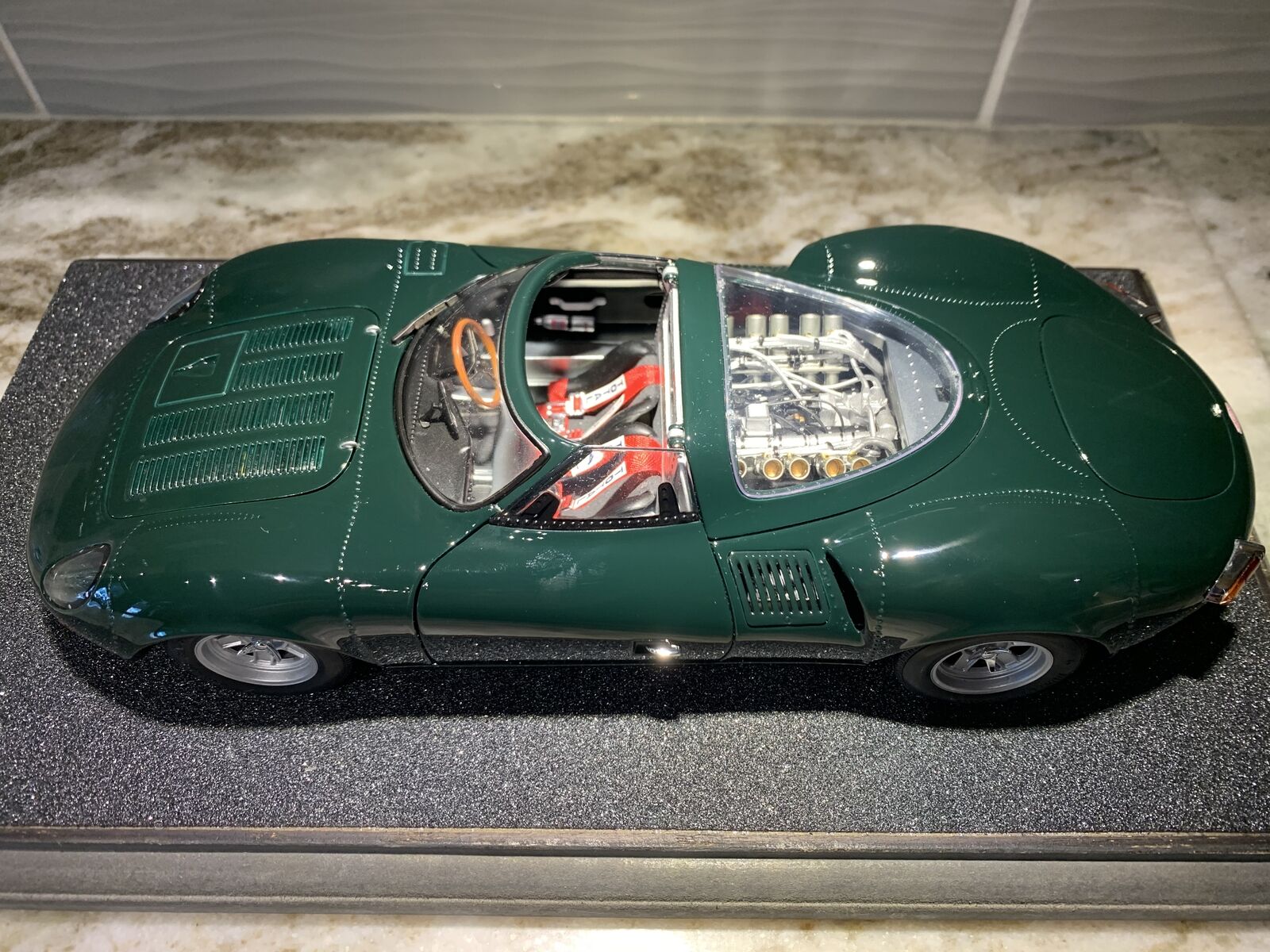 Autoart 1/18 Scale 73541 - Jaguar XJ 13 - Dark Green With Autoart 1/18 Scale 73541 - Jaguar XJ 13 - Dark Green With