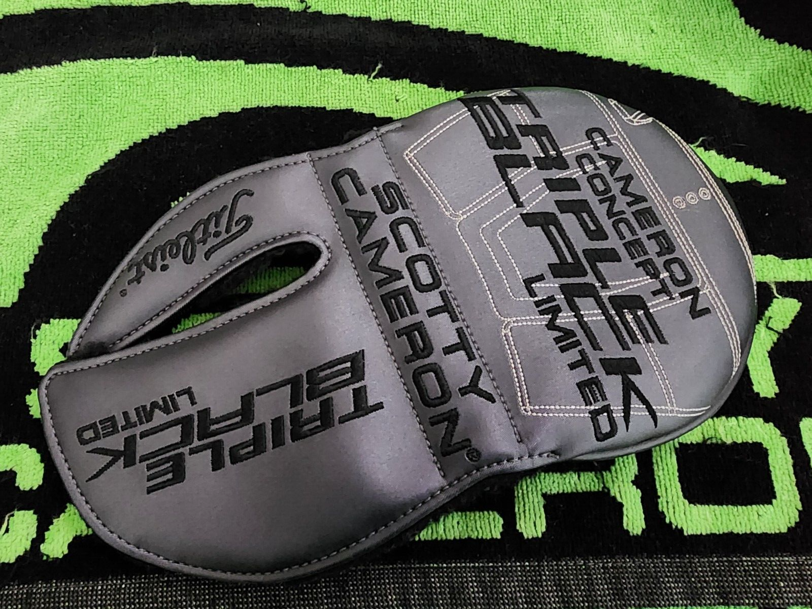 Scotty Cameron Concept Triple Black Limited Phantom Mid Scotty Cameron Concept Triple Black Limited Phantom Mid