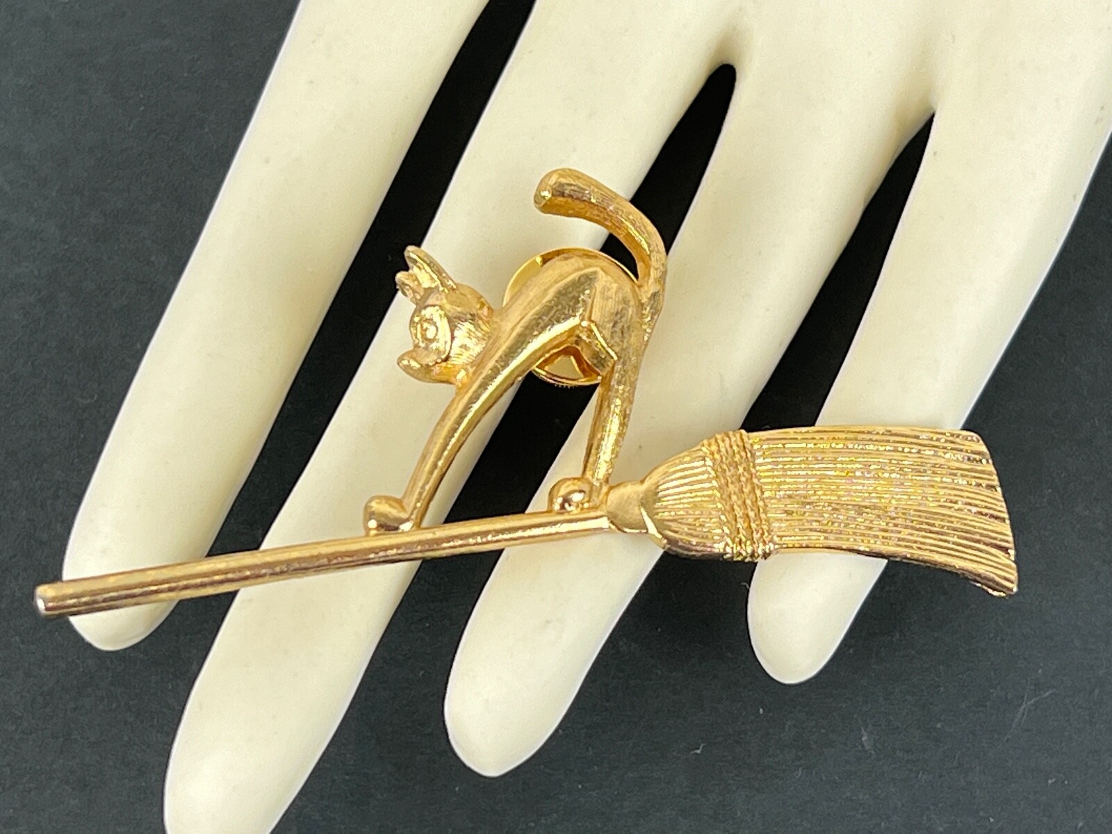 Gold Tone Arching Kitty Cat on a Broom Pin Brooch Halloween Spooky 2 3/ ...