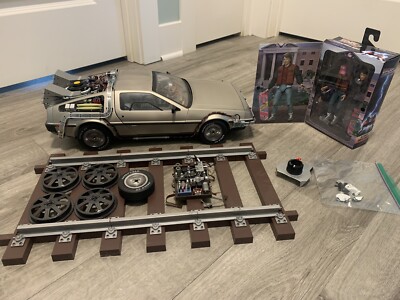Eaglemoss Build The Back to the Future DeLorean 1:8 Scale Eaglemoss Build The Back to the Future DeLorean 1:8 Scale