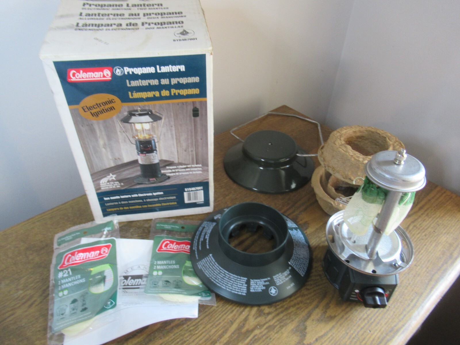 Coleman Two Mantle Lantern Electronic Ignition Propane with BoxのeBay公認海外通販｜セカイモン
