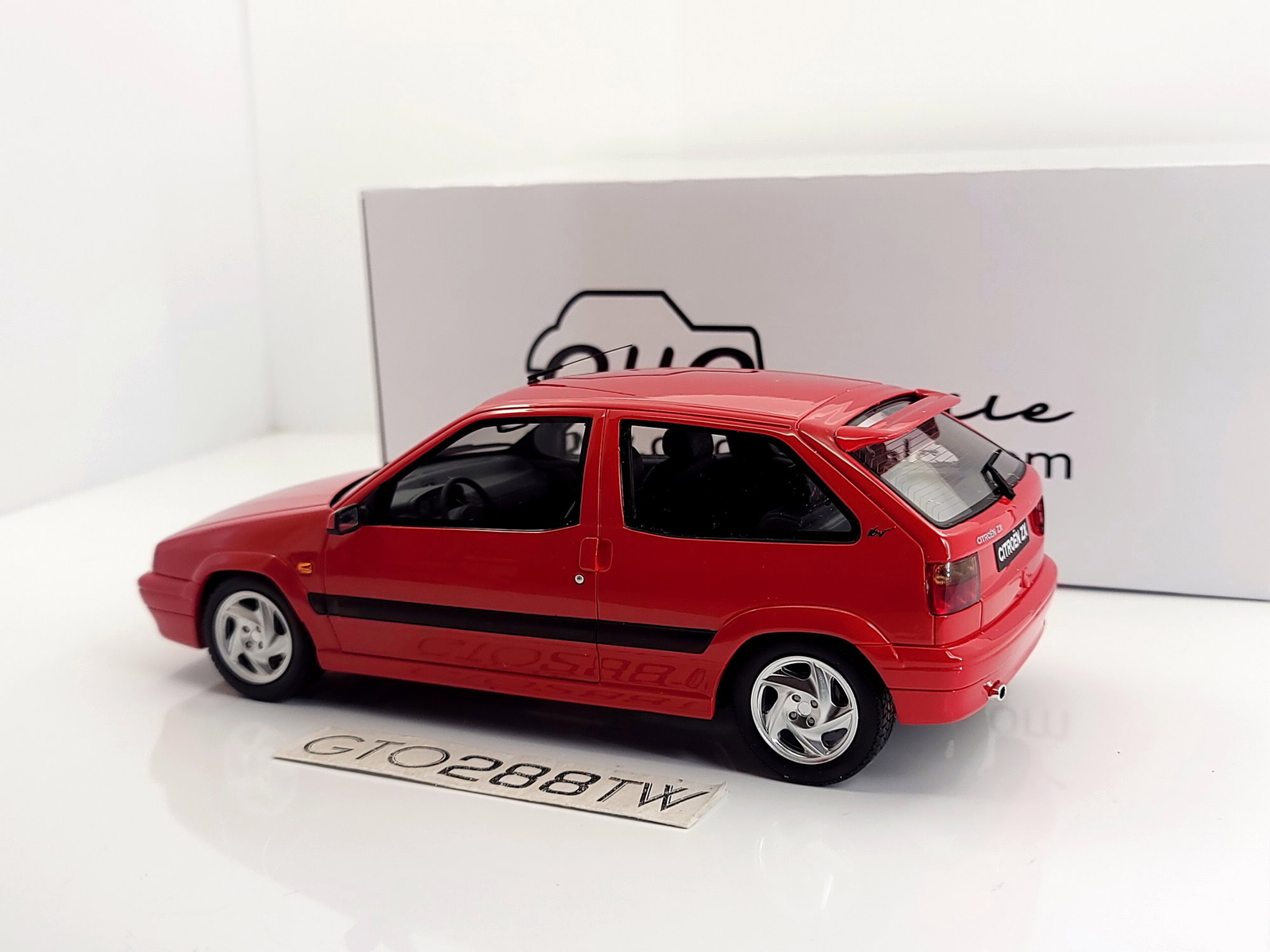 OTTO 1:18 scale Citroen ZX 16V 1994 Red (OT797) Ottomobile OTTO 1:18 scale Citroen ZX 16V 1994 Red (OT797) Ottomobile