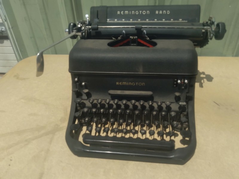 1939 Remington 17 on the Typewriter Database