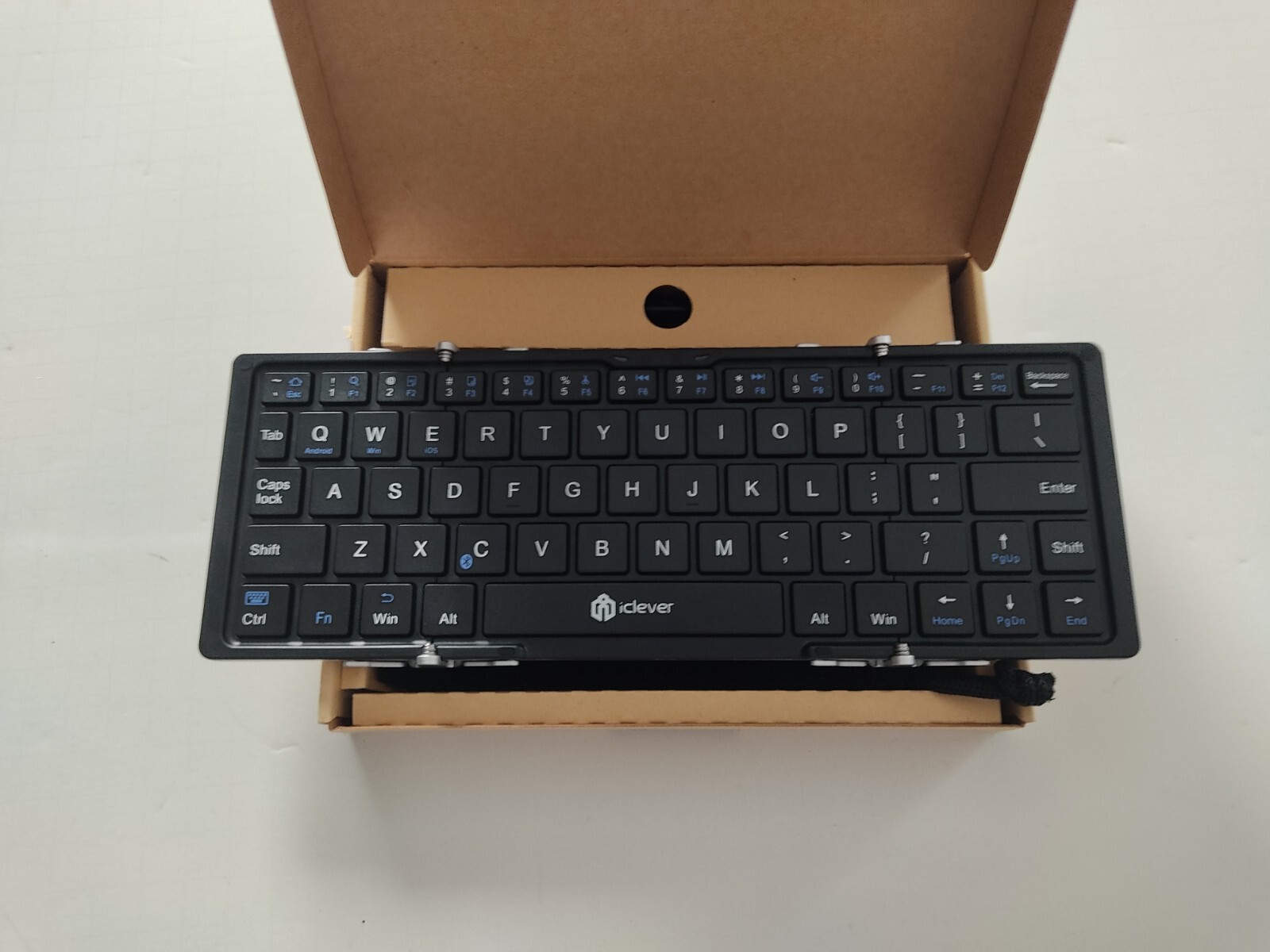 iClever Tri-folding Wireless Keyboard Bluetooth Multi Device IC-BK03 iClever Tri-folding Wireless Keyboard Bluetooth Multi Device IC-BK03
