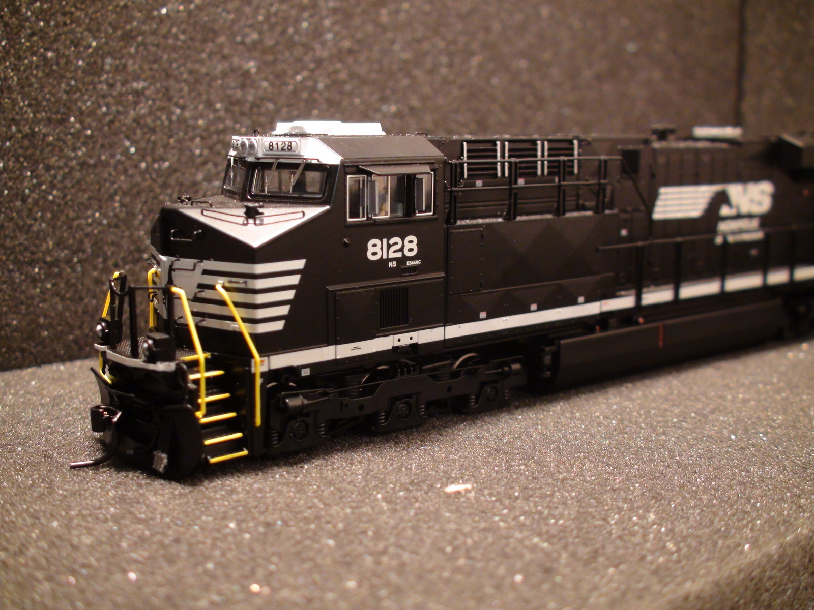 HO BROADWAY LIMITED 2810 GE ES44AC, NS #8130, Railroad Heritage PaintのeBay公認海外通販｜セカイモン