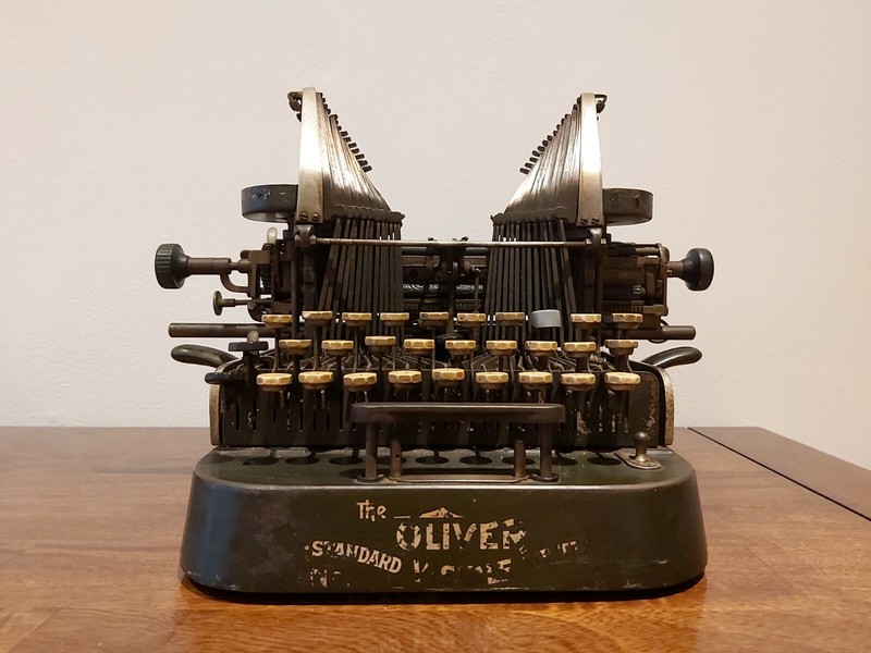 Oliver typewriter photos of Oliver 3 by year then serial number by date