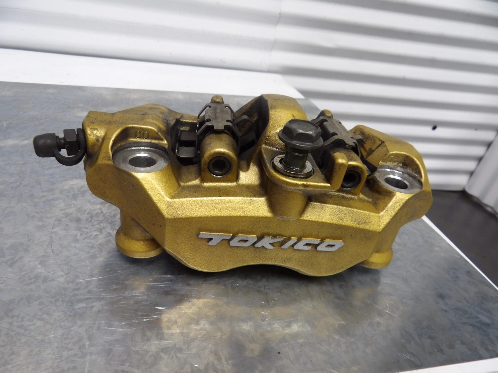 04-05 Kawasaki Ninja ZX10R front left brake caliper gold 04-05 Kawasaki Ninja ZX10R front left brake caliper gold