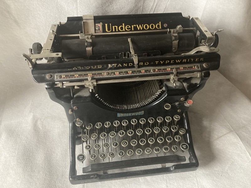Underwood typewriter photos of Underwood 3 by year then serial number ...