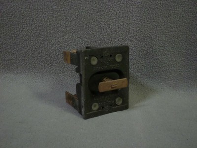 Fuse Blocks & Holders - Pull Out Fuse Block
