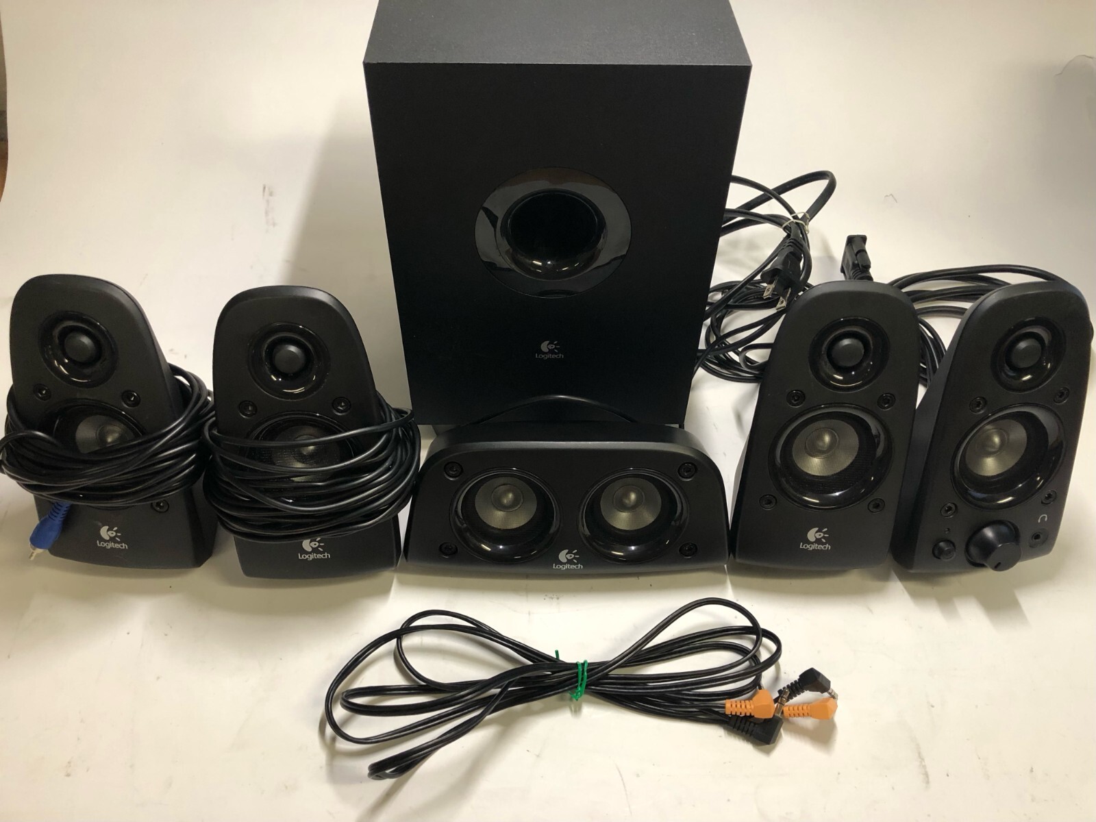 Logitech Z506 Surround Sound Home Theater Speaker System | Systemspeaker