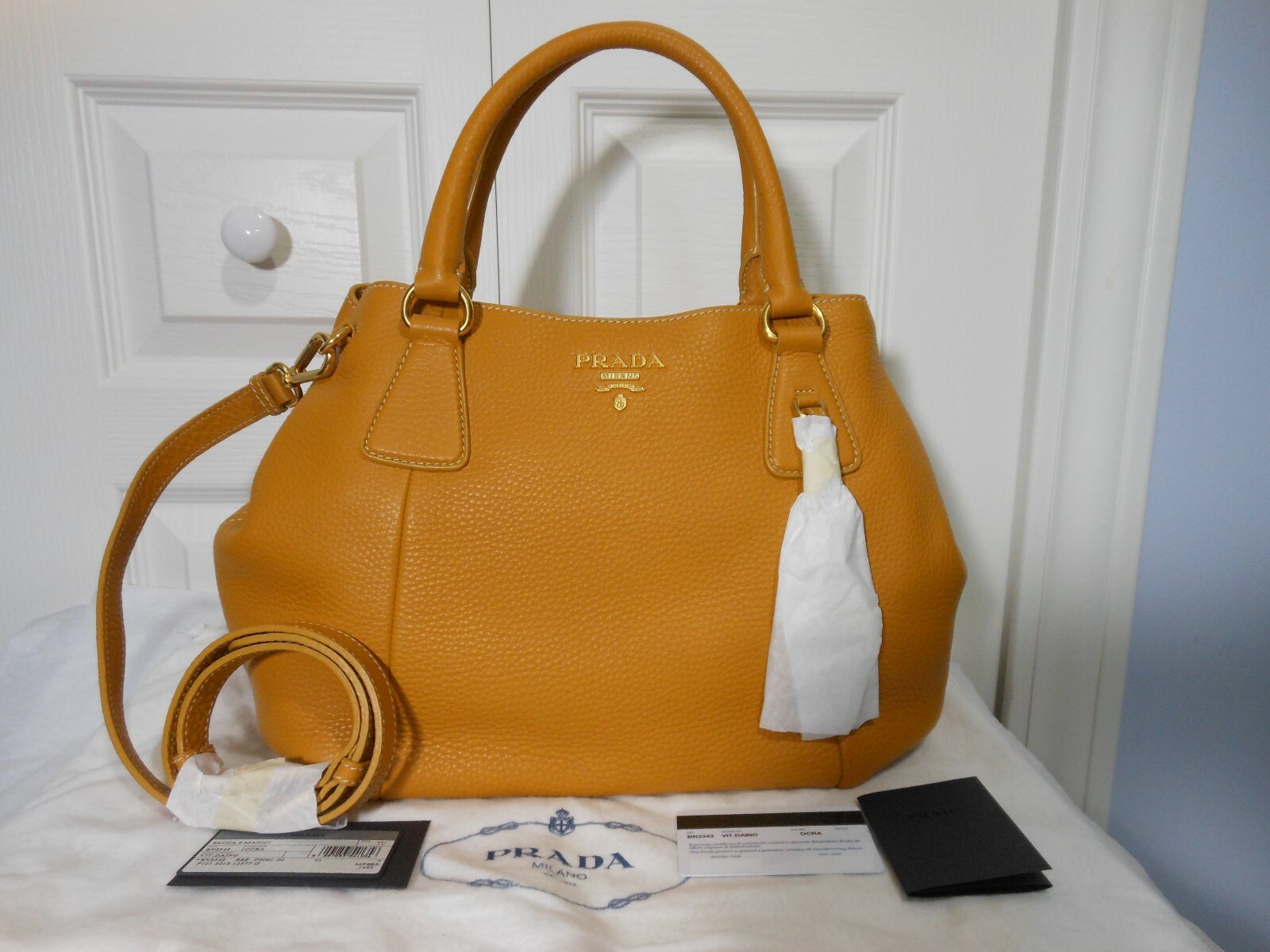 NWT Prada Vitello Daino MD Leather Satchel Crossbody NWT Prada Vitello Daino MD Leather Satchel Crossbody