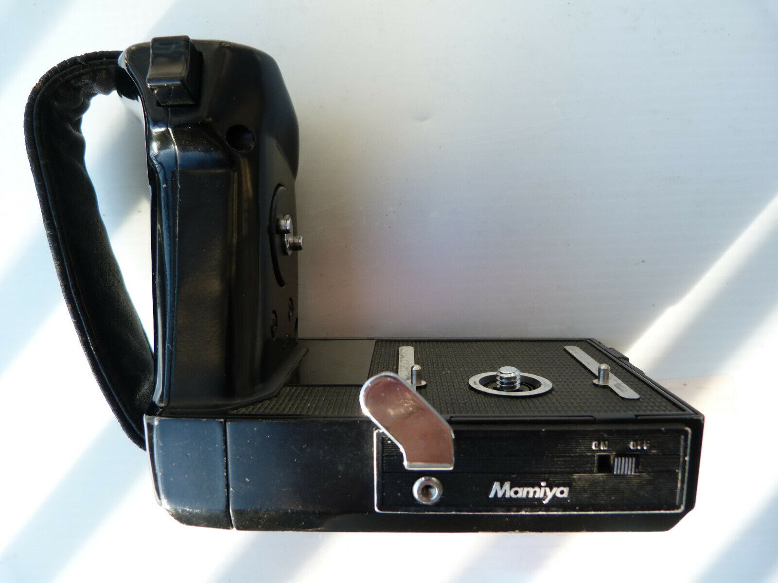 Mamiya M645/1000 Right Hand Grip Power Drive Winder WITH Mamiya M645/1000 Right Hand Grip Power Drive Winder WITH