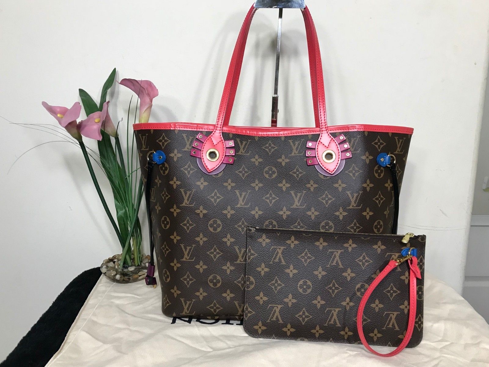 Authentic Louis Vuitton Monogram Neverfull MM Totem Limited Authentic Louis Vuitton Monogram Neverfull MM Totem Limited