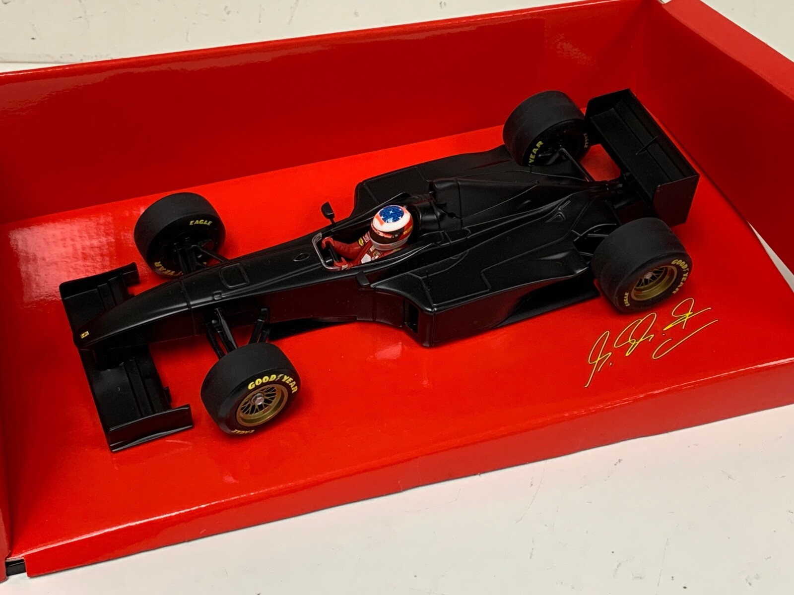 1/18 Minichamps Ferrari F1 F300 Fiorano Test Version Black 1/18 Minichamps Ferrari F1 F300 Fiorano Test Version Black