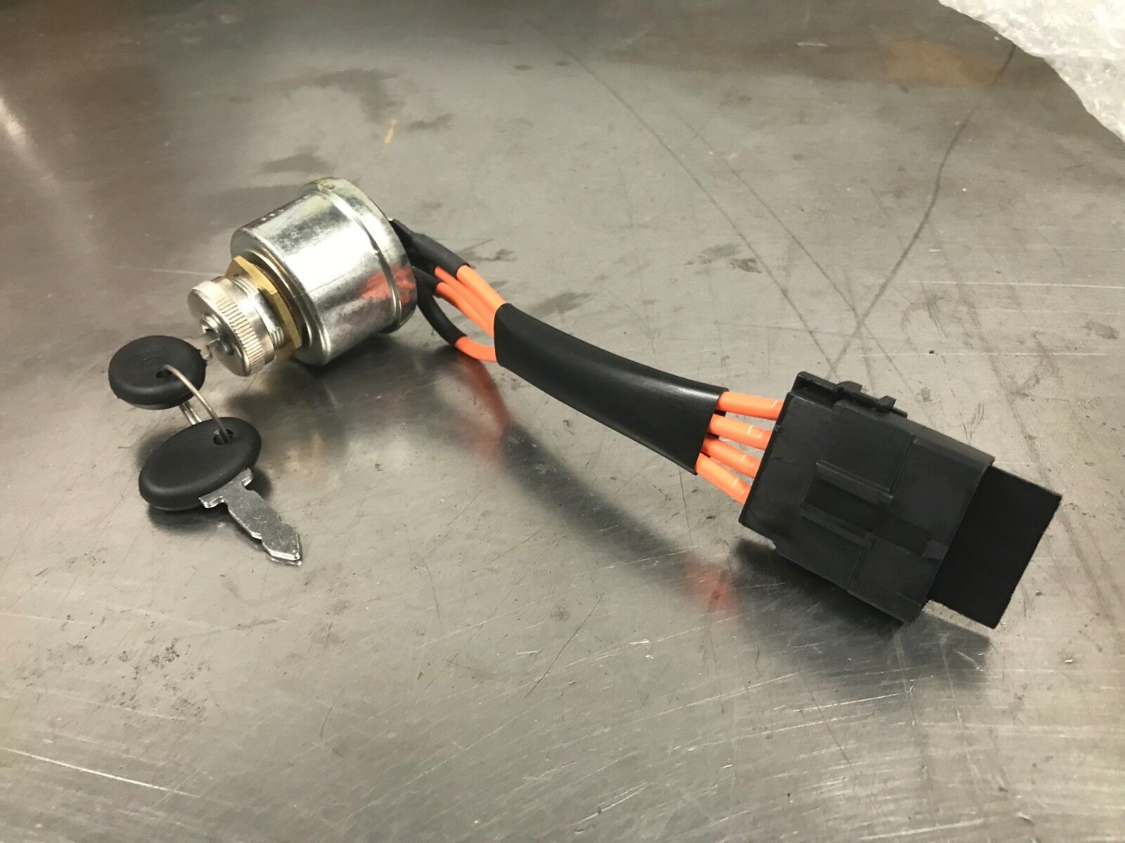 New Holland OEM Ignition Switch Key Assembly #86569718 TC25 New Holland OEM Ignition Switch Key Assembly #86569718 TC25