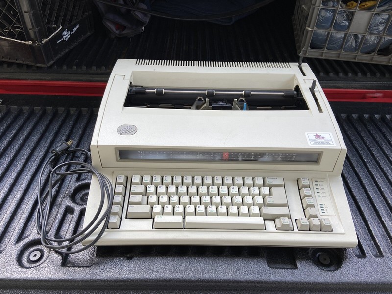 1990 IBM Personal Wheelwriter on the Typewriter Database
