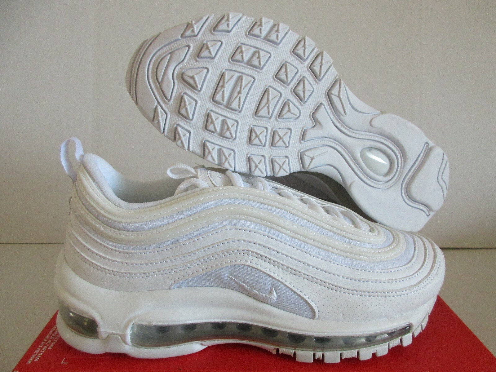 NIKE AIR MAX 97 (GS) WHITE-WHITE-METALLIC SILVR SZ 4.5Y NIKE AIR MAX 97 (GS) WHITE-WHITE-METALLIC SILVR SZ 4.5Y