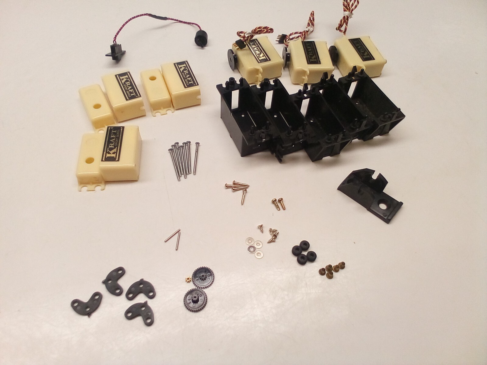 Servos & Parts | rc-car