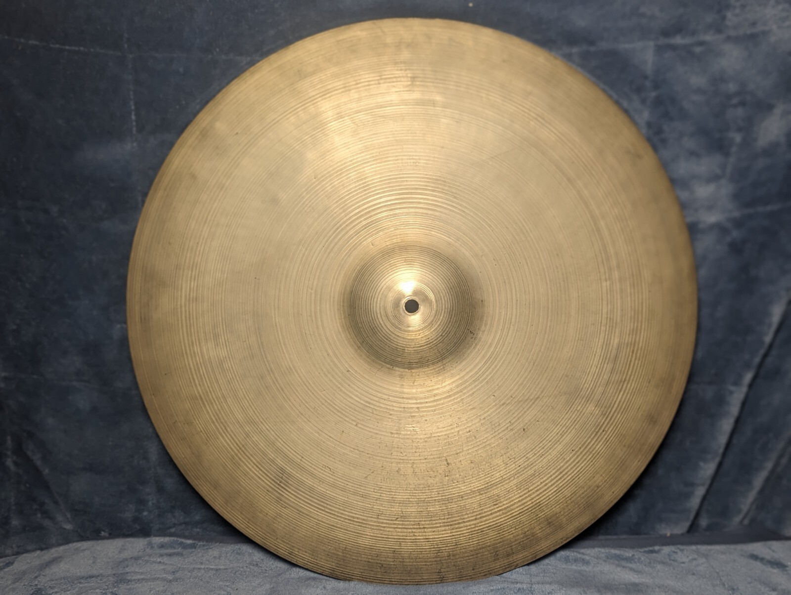 ビンテージ 22インチAVEDIS 生臭 Zildjian Medium Thin ビンテージ 22インチAVEDIS 生臭 Zildjian Medium Thin