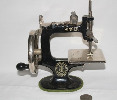 Sewing Machines - Singer Model 20
