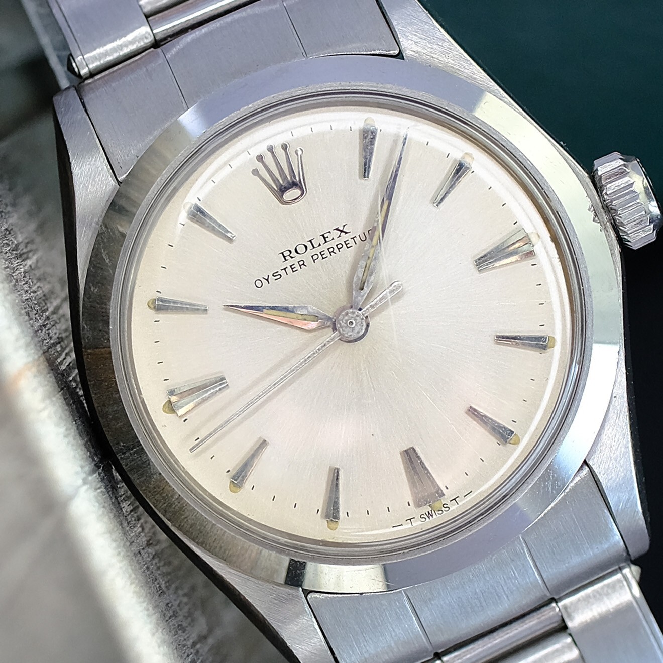 ROLEX VINTAGE WATCH OYSTER PERPETUAL STAINLESS STEEL SILVER ROLEX VINTAGE WATCH OYSTER PERPETUAL STAINLESS STEEL SILVER
