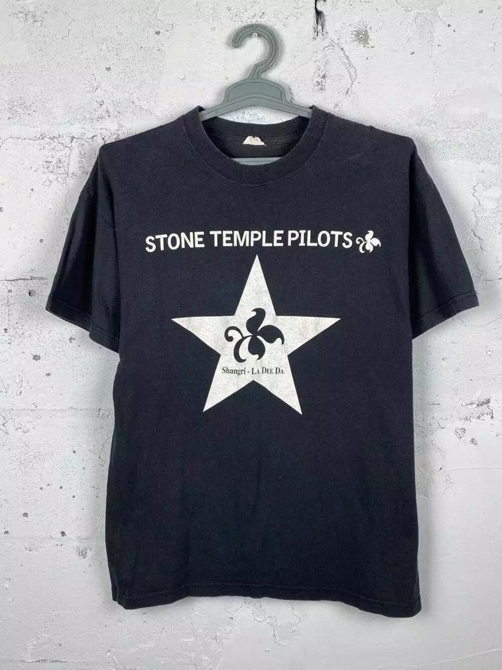 Vintage 90's Stone Temple Pilots Black Short Sleeve Unisex T Vintage 90's Stone Temple Pilots Black Short Sleeve Unisex T
