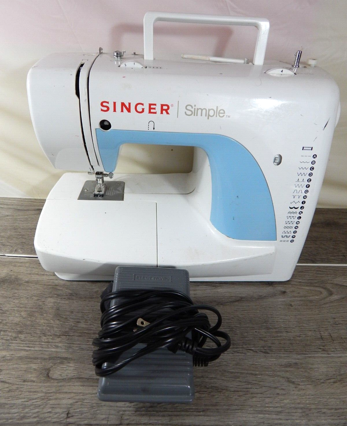 Singer Simple Sewing Machine Model 3116 with Foot
