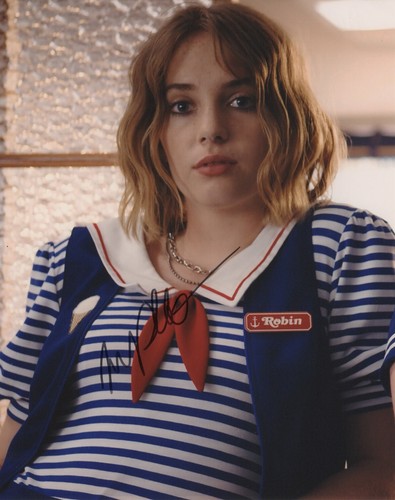 Maya Hawke Autograph Profile by RACC - Maya Hawke Autographs, Signing ...