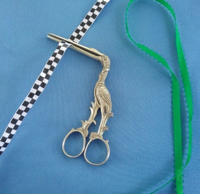 Tools, Scissors & Measures - Ribbon Threader