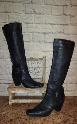 Stuart Weitzman Spring 2010 Ad Campaign - nitrolicious.com