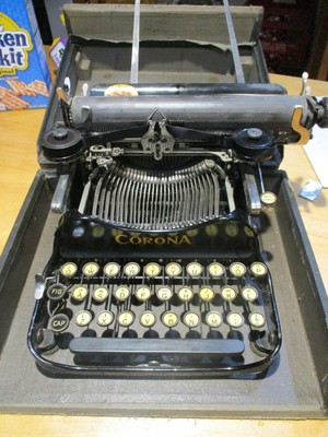 Typewriters - Folding Typewriter