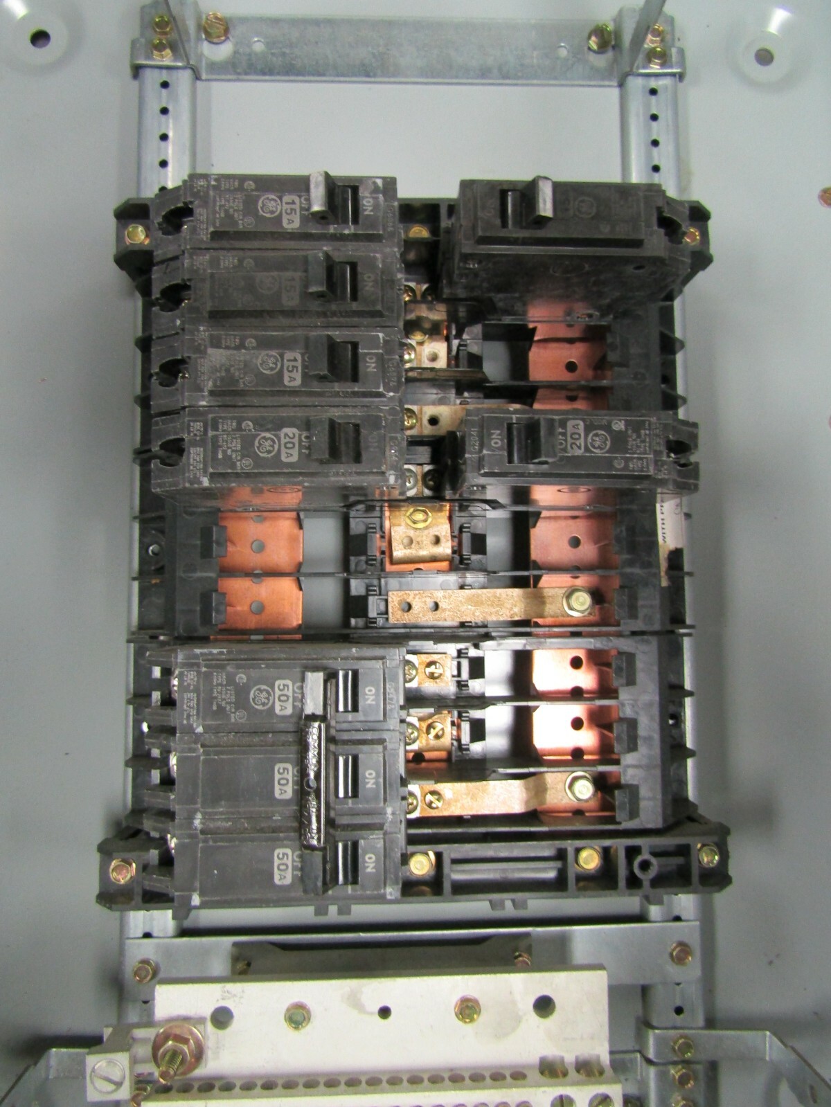 😎 GE 125 AMP MAIN BREAKER PANELBOARD 208Y/120 VAC 3 PHASE W/ 50 AMP ...