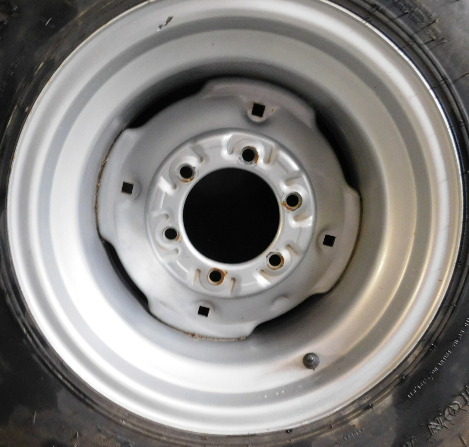 16-x-8-6-bolt-wheel-tractor-rim-fits-mahindra-kubota-4-1-2-pilot